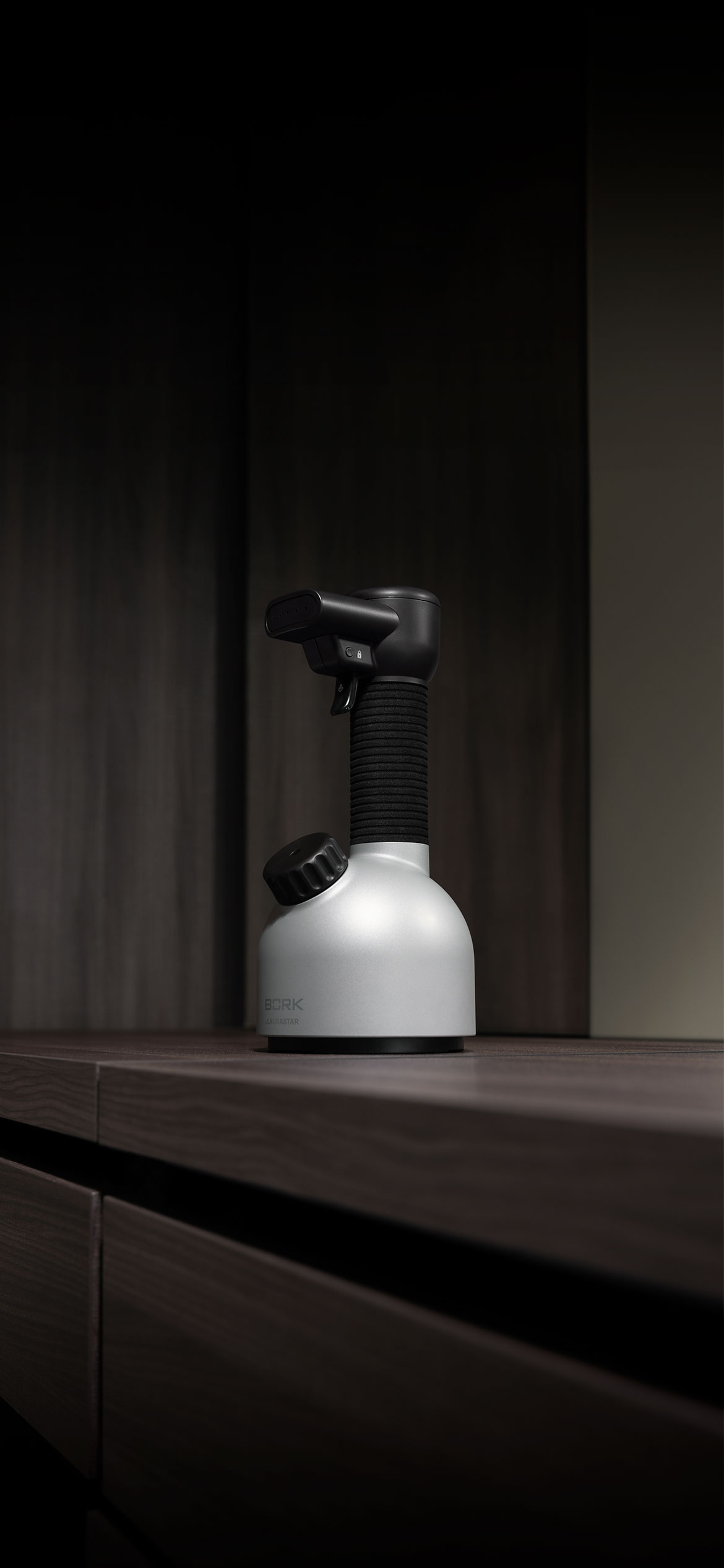 Ручной отпариватель (парогенератор) i700 BORK - купить в официальном интернет-бутике БОРК