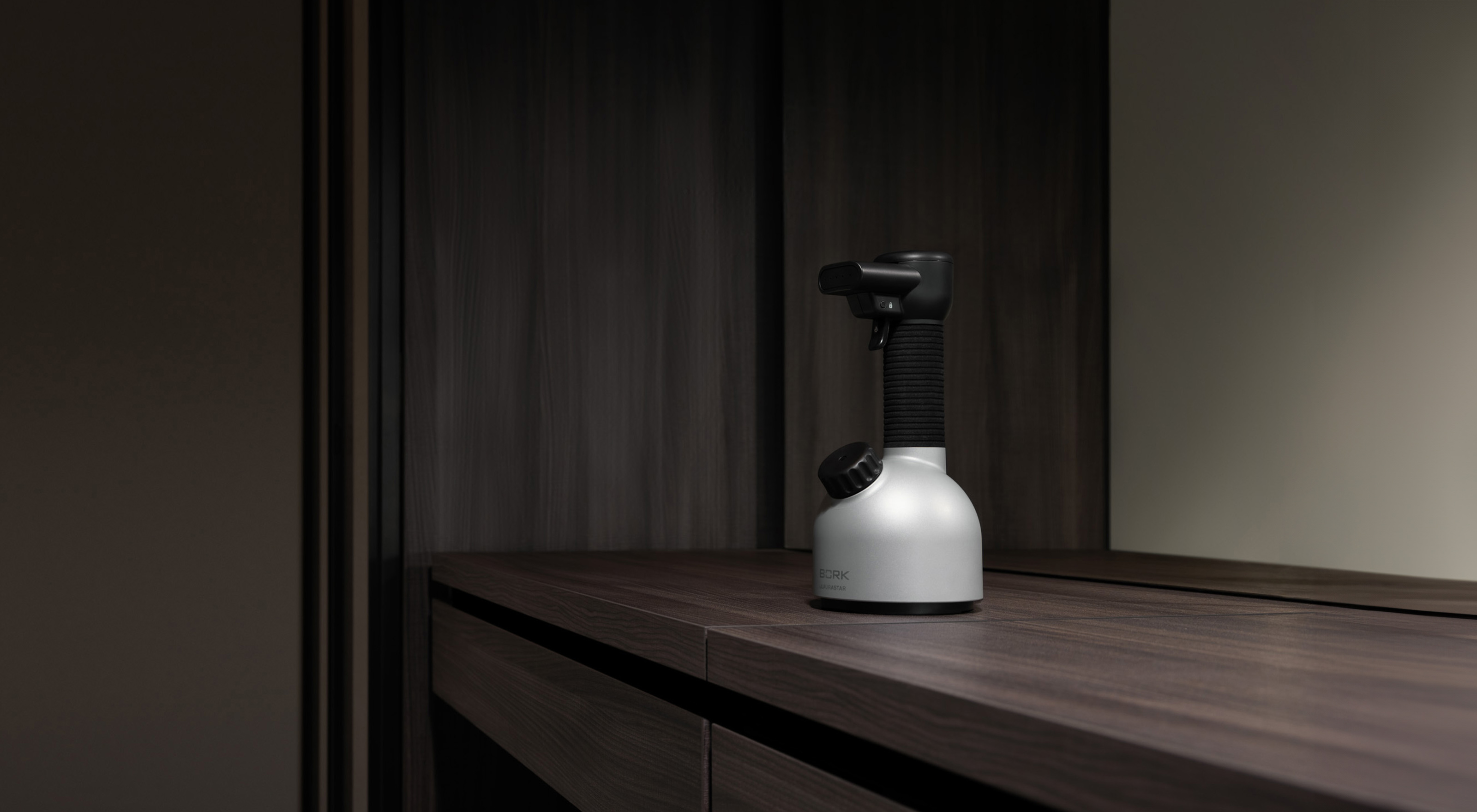 Ручной отпариватель (парогенератор) i700 BORK - купить в официальном интернет-бутике БОРК